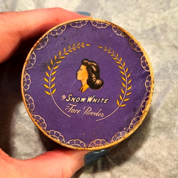 Snow White Products | Other | Vintage Snow White Face Powder Still ...